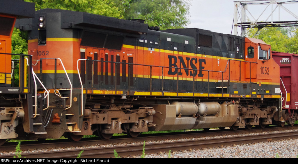 BNSF 1052